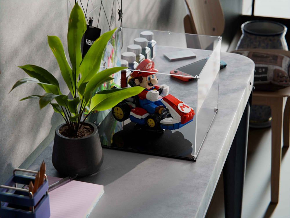 LEGO® Mario Kart - Mario & Standard Kart (72037) Display Case