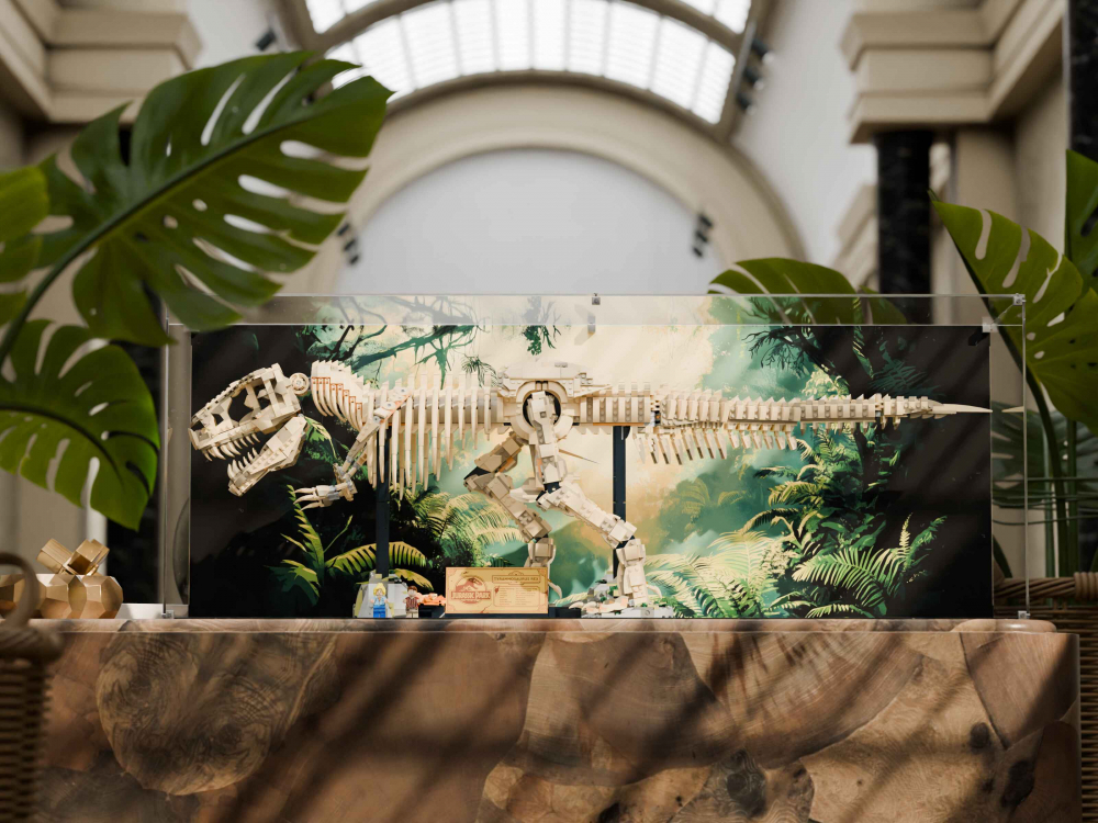 LEGO® Dinosaur Fossils: T-Rex (76968) Display Case