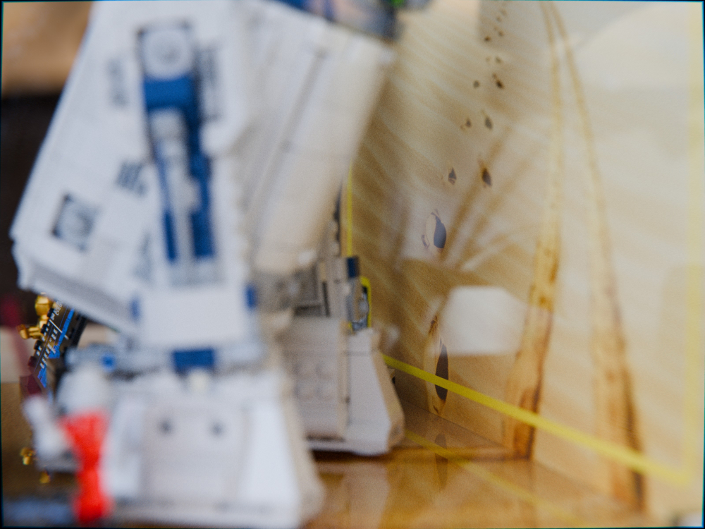 SPECIAL EDITION - LEGO® C-3PO™ (75398) & R2-D2™ (75379) Display Case