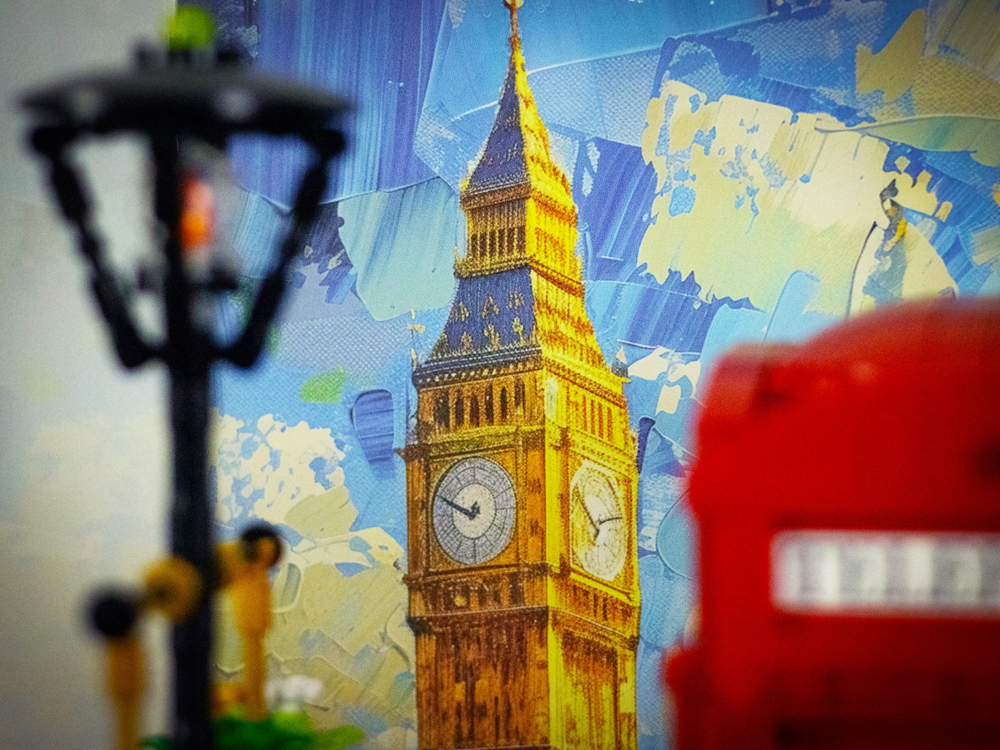LEGO® Red London Telephone Box (21347) Display Case