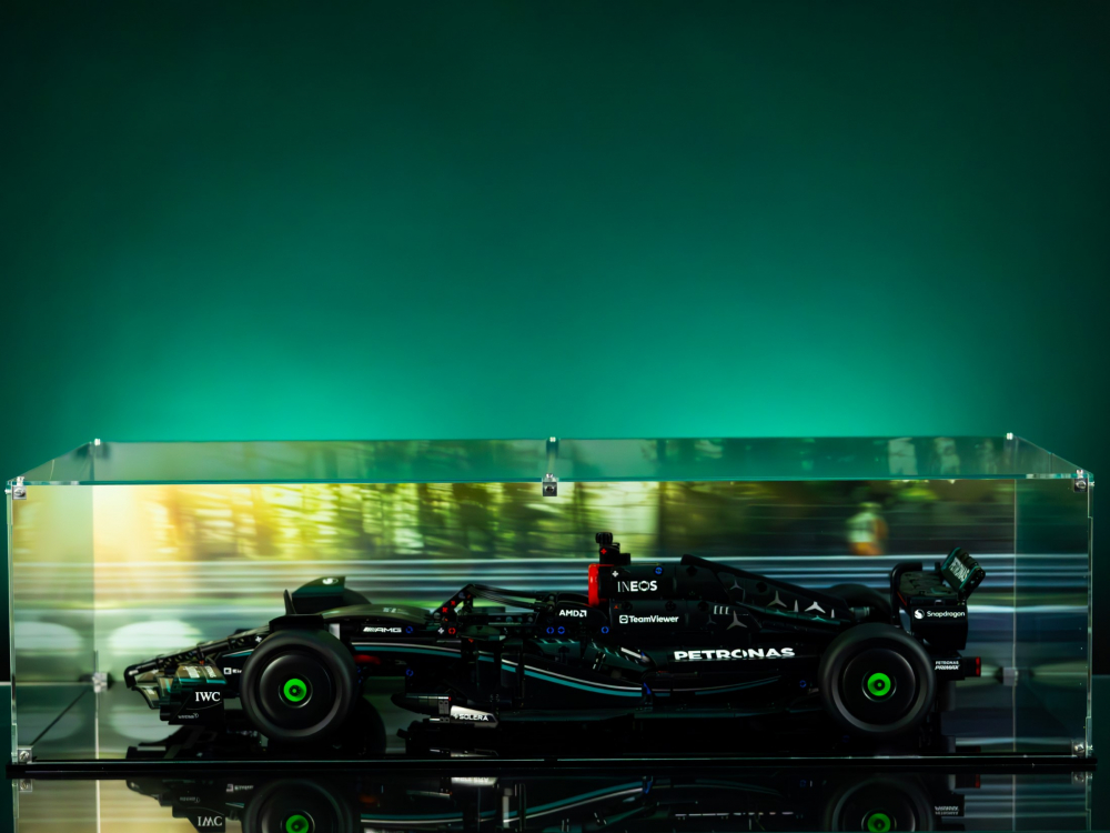 LEGO® Mercedes-AMG F1 W14 E Performance (42171) Display Case