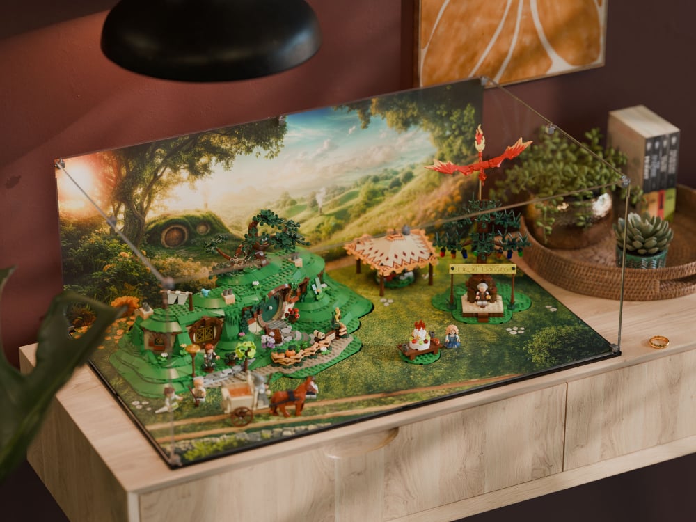 LEGO® The Lord of the Rings: The Shire™ (10354) Display Case
