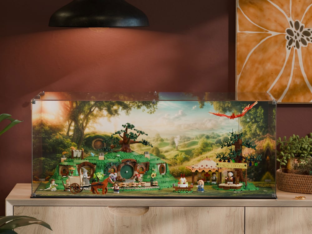 LEGO® The Lord of the Rings: The Shire™ (10354) Display Case