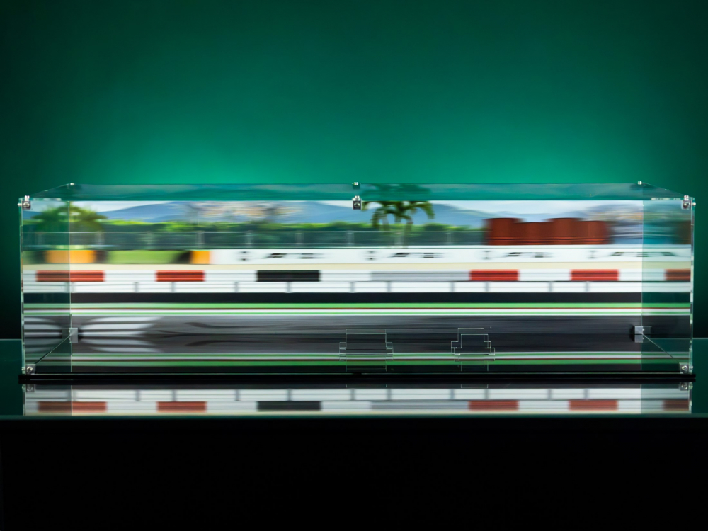 LEGO® Mercedes-AMG F1 W14 E Performance (42171) Display Case