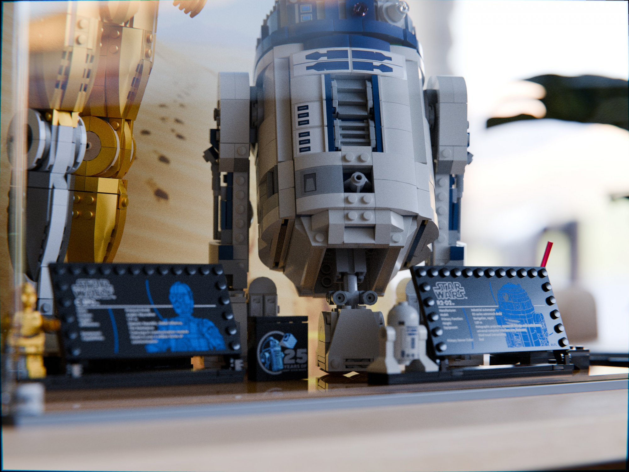 SPECIAL EDITION - LEGO® C-3PO™ (75398) & R2-D2™ (75379) Display Case