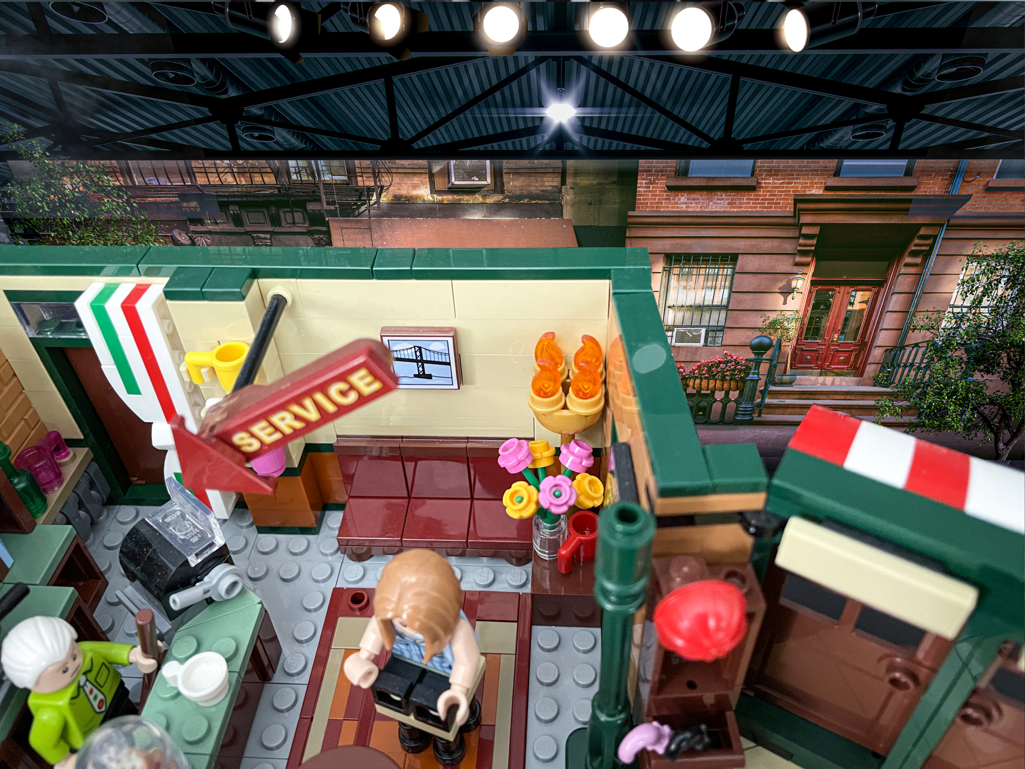 LEGO® Ideas Friends Central Perk Display Case (21319)