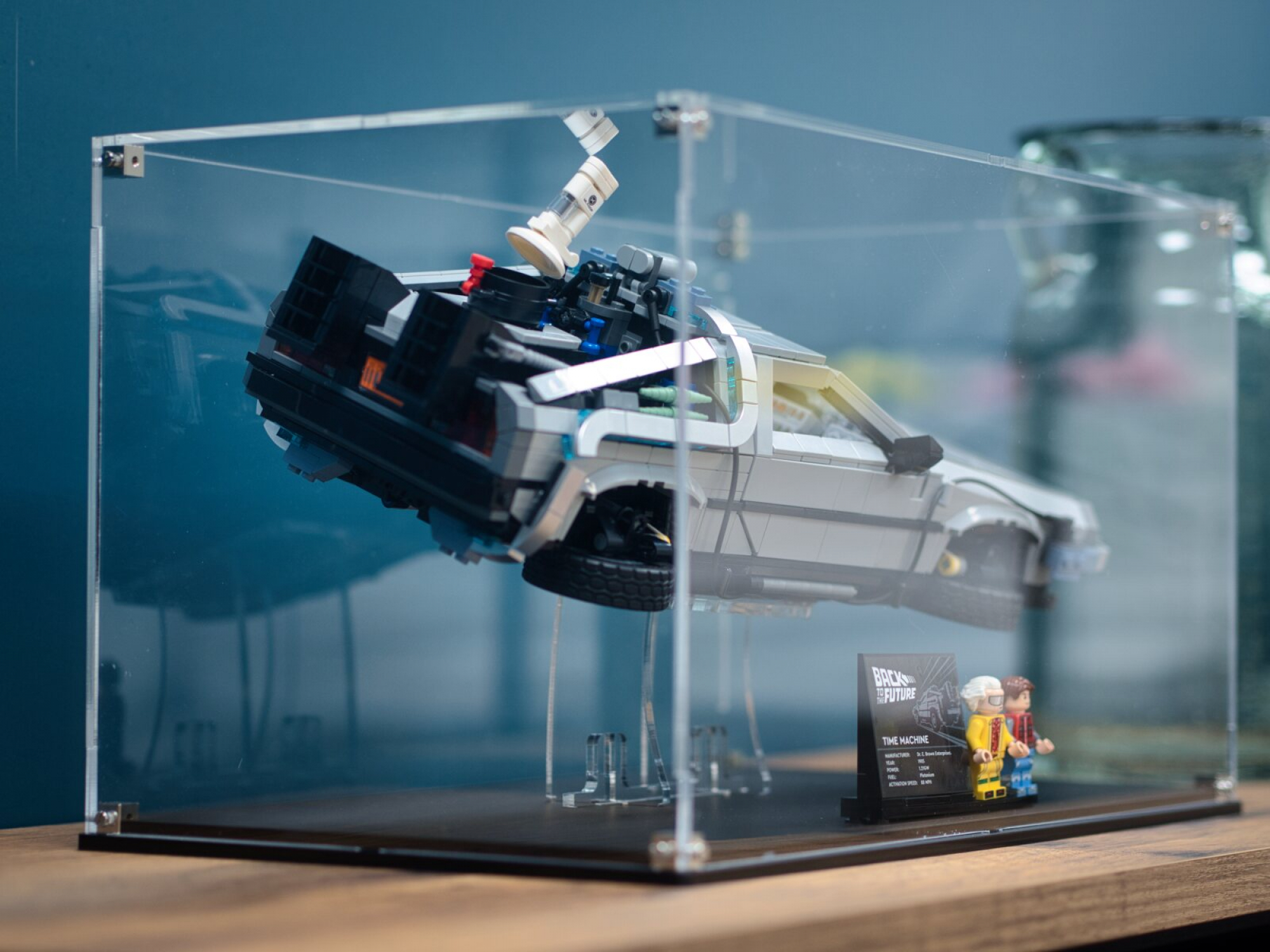 LEGO® Back to the Future Time Machine Display Case (10300)