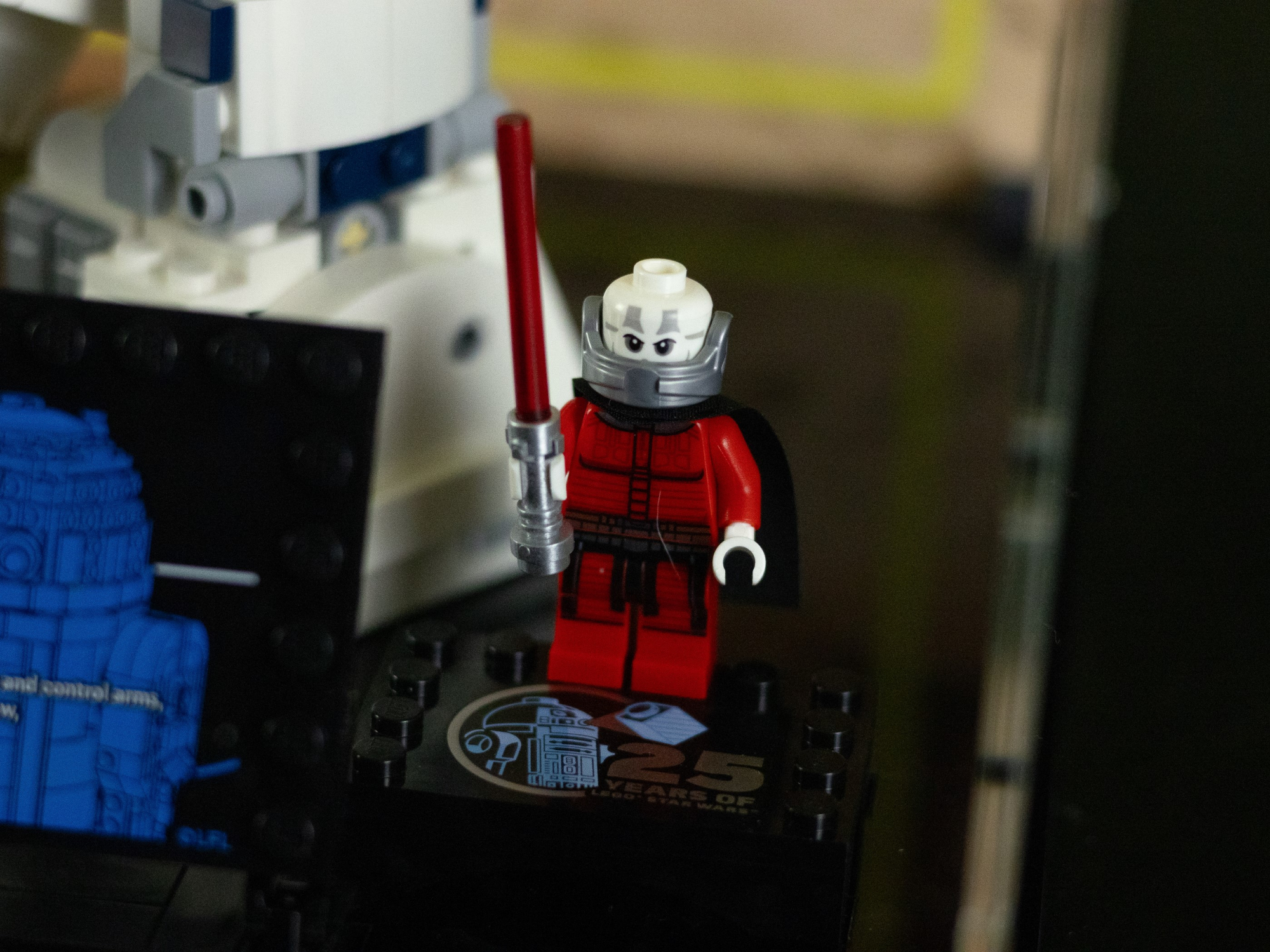 LEGO® SPECIAL EDITION - R2-D2™ (75379) Display Case