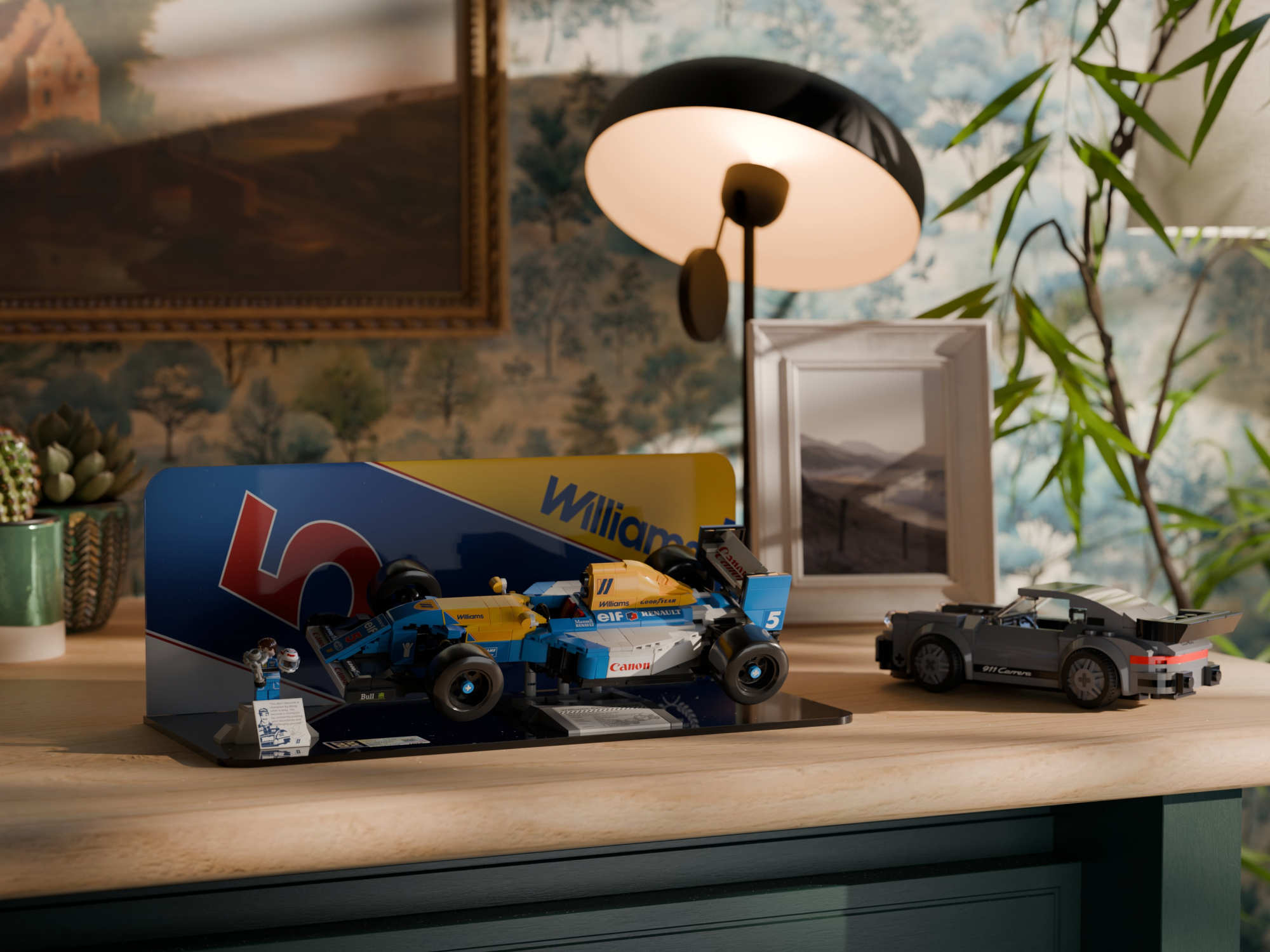 LEGO® Williams Racing FW14B & Nigel Mansell (10353) SetScape Display