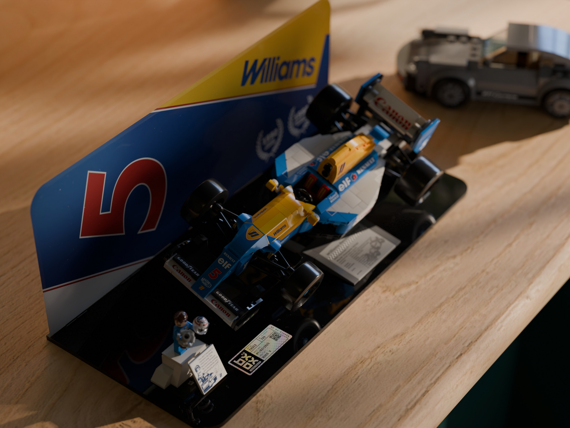 LEGO® Williams Racing FW14B & Nigel Mansell (10353) SetScape Display