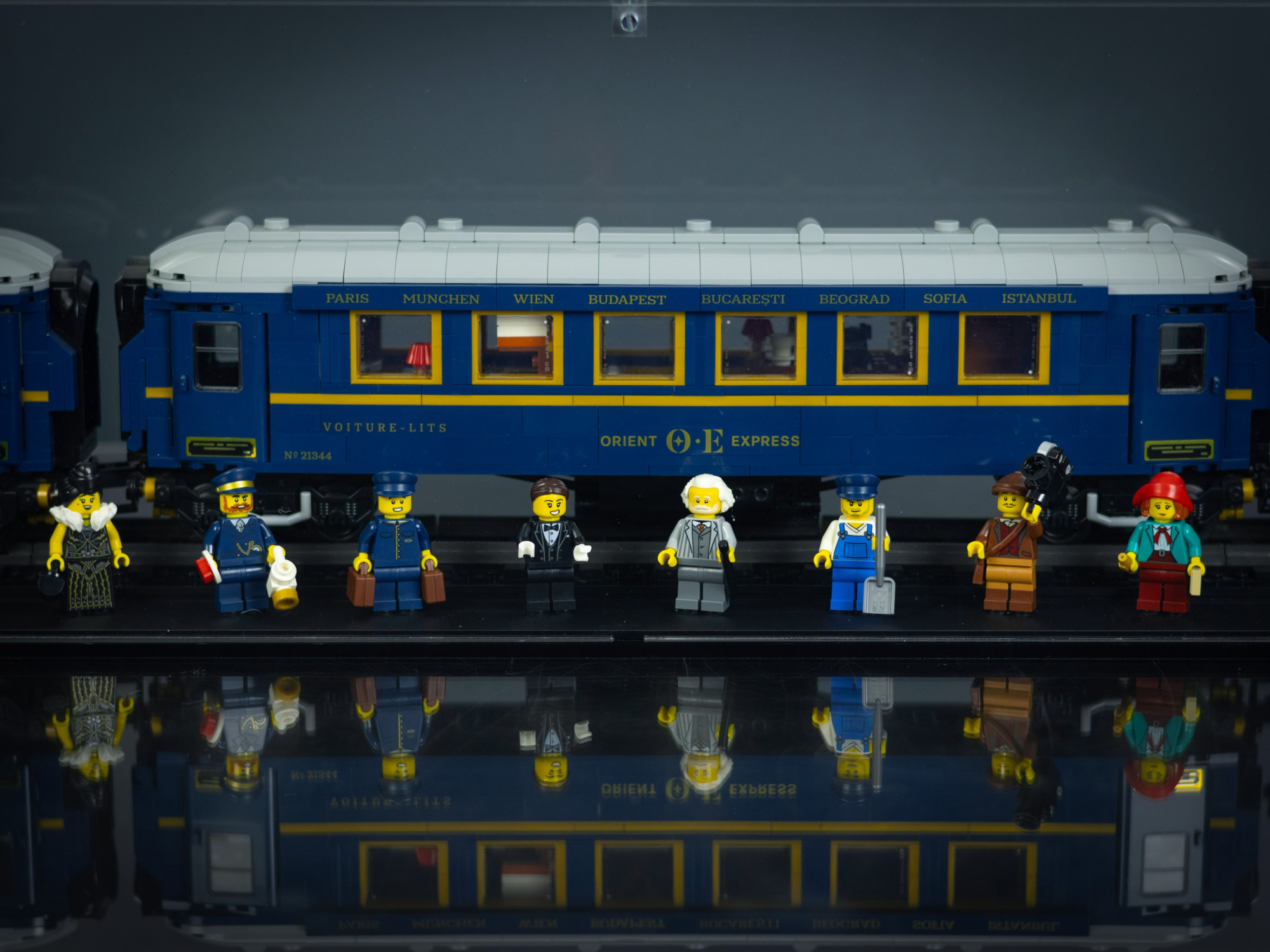 LEGO® The Orient Express Train (21344) Display Case