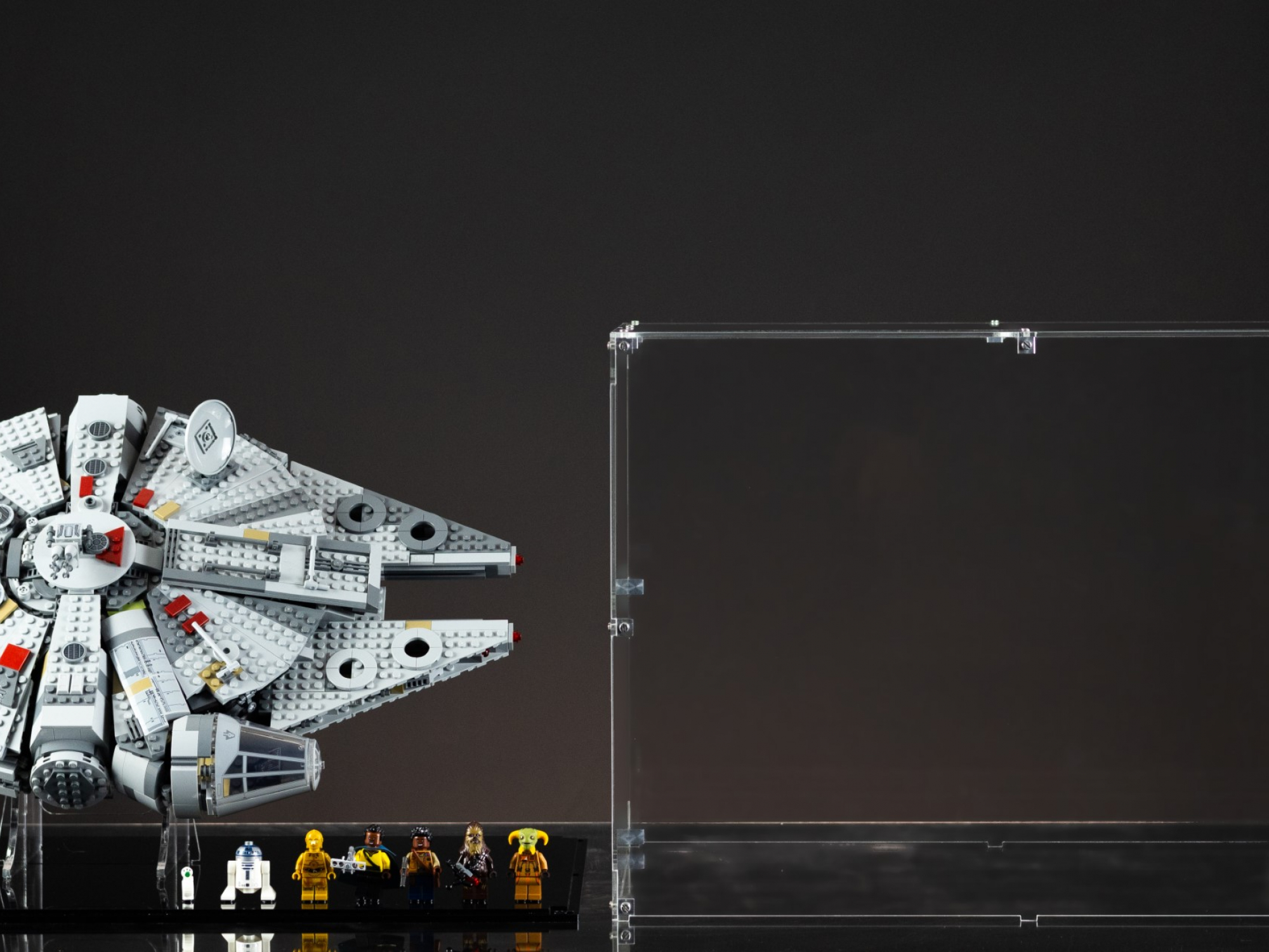 LEGO® Millennium Falcon™ (75257) Display Case