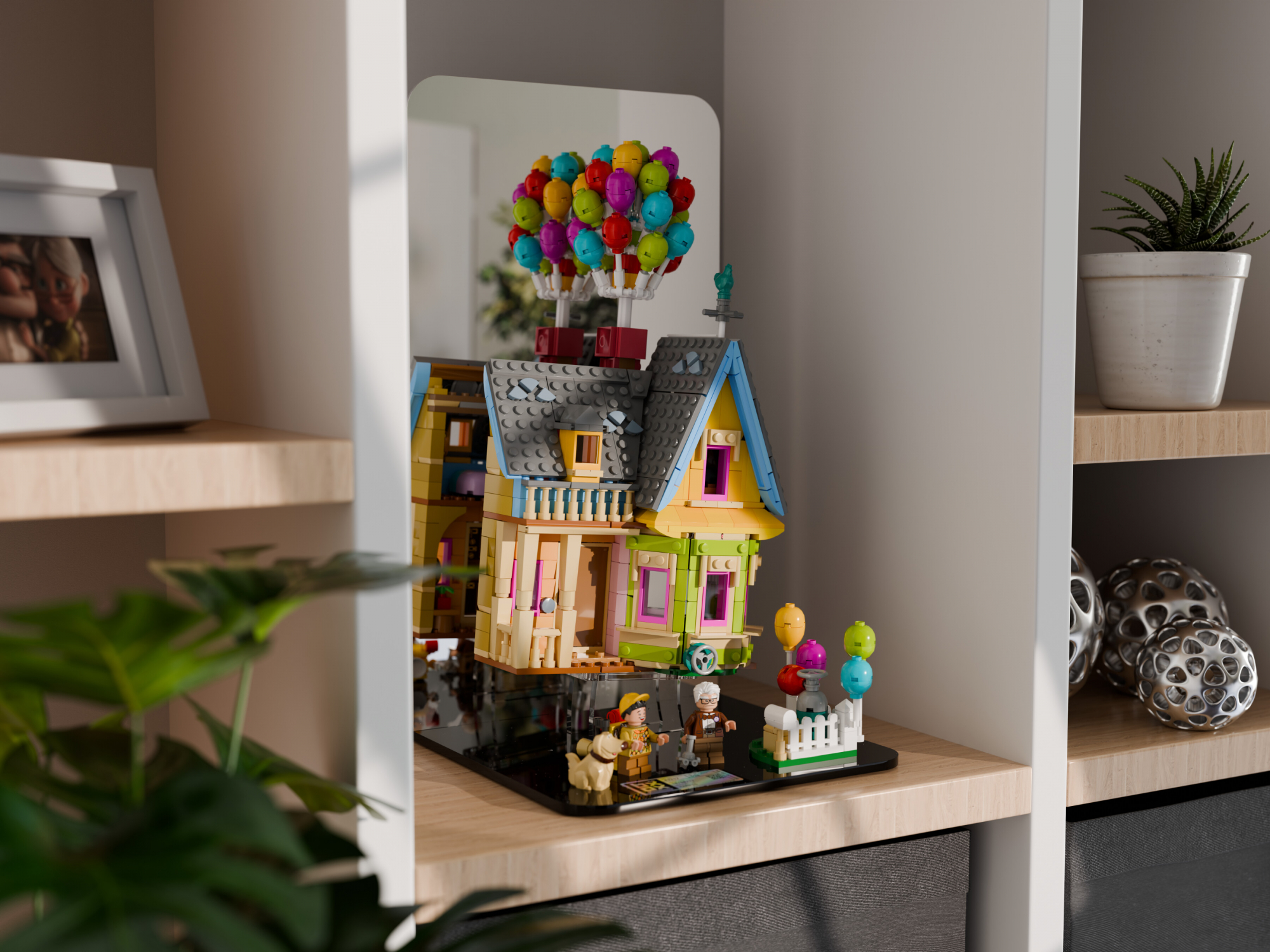 LEGO® ‘Up’ House (43217) SetScape Display