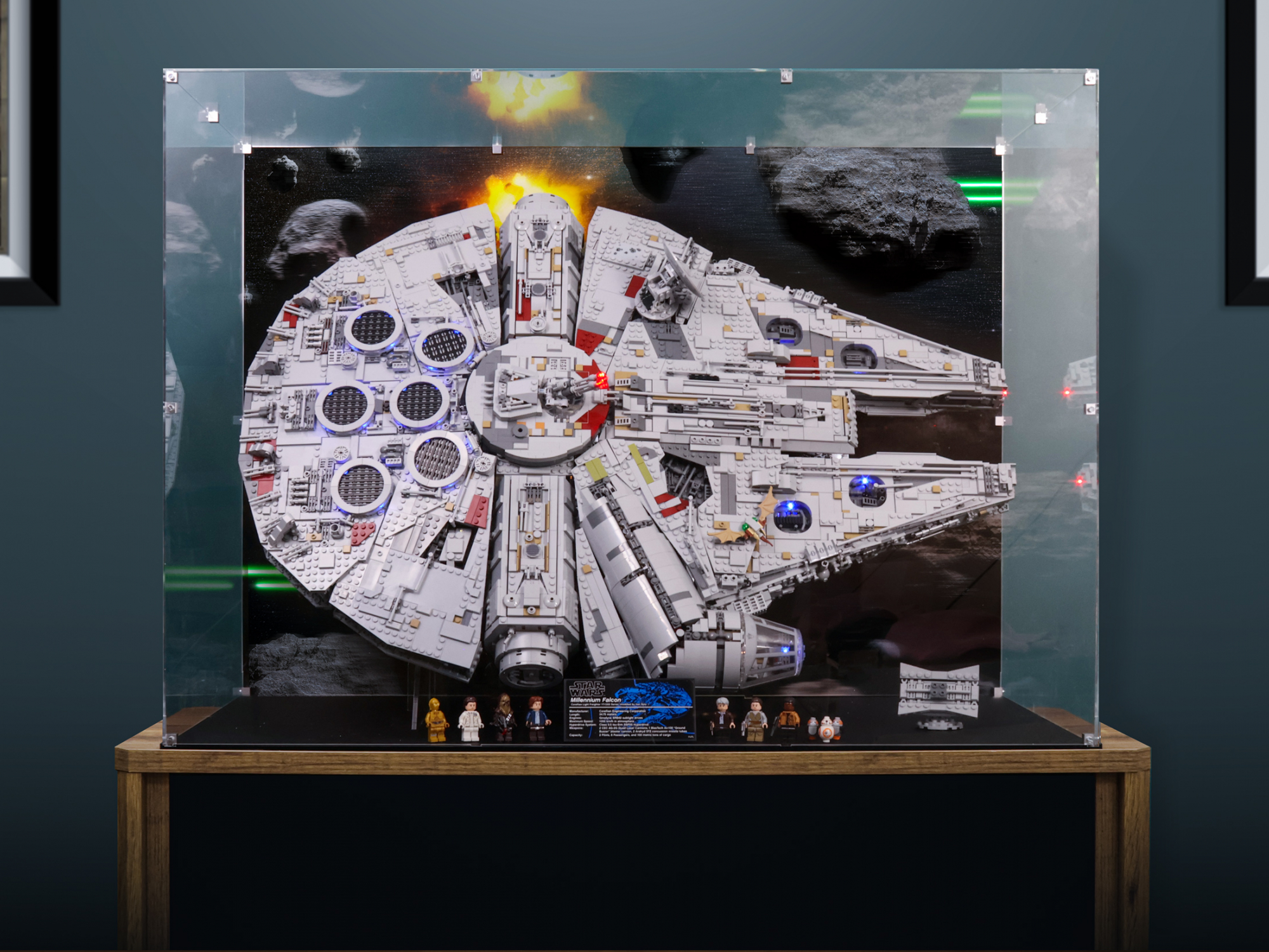 LEGO UCS Millennium Falcon Display Case (75192)
