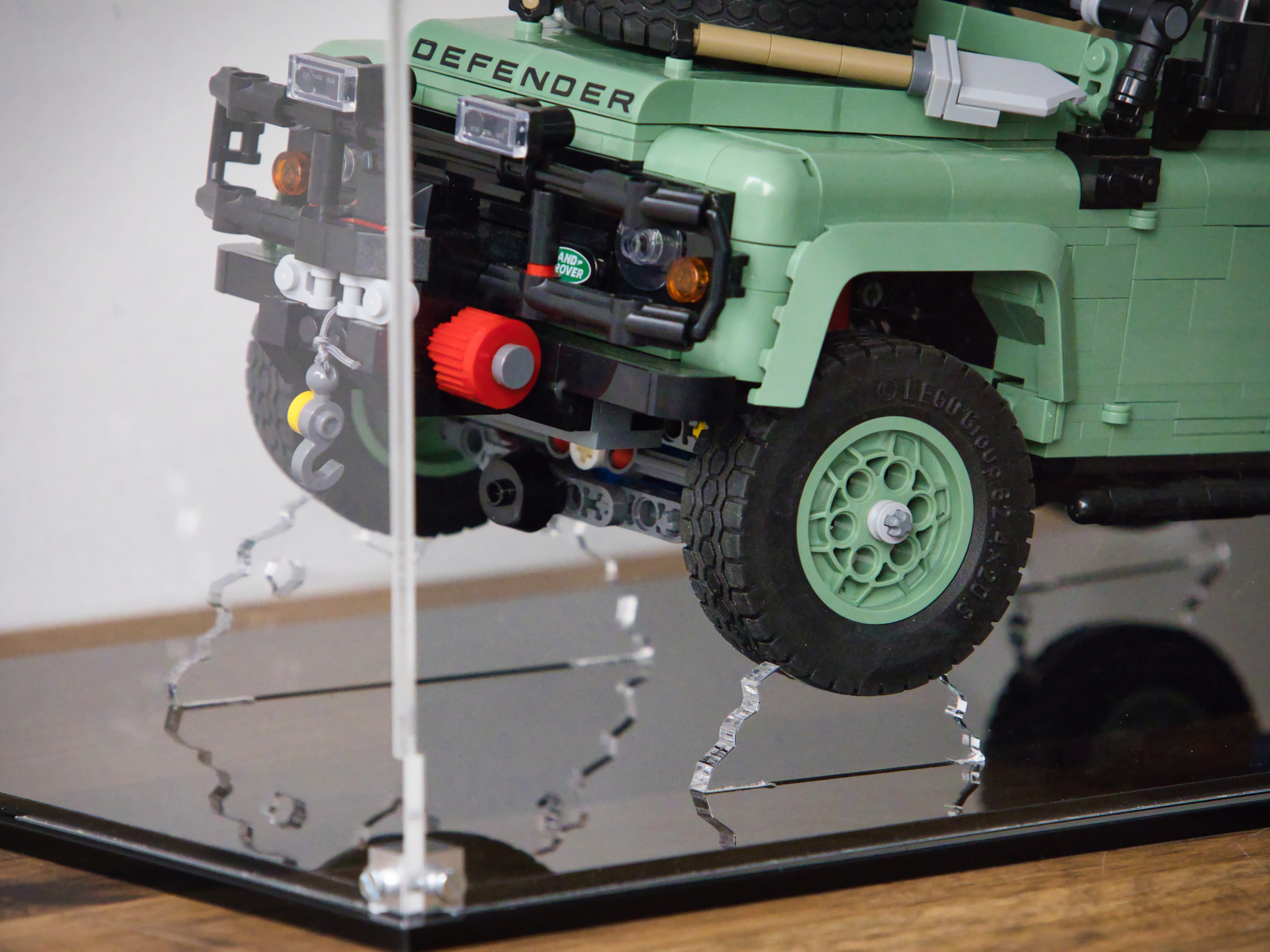 LEGO® Icons: Land Rover Classic Defender 90 (10317) Display Case