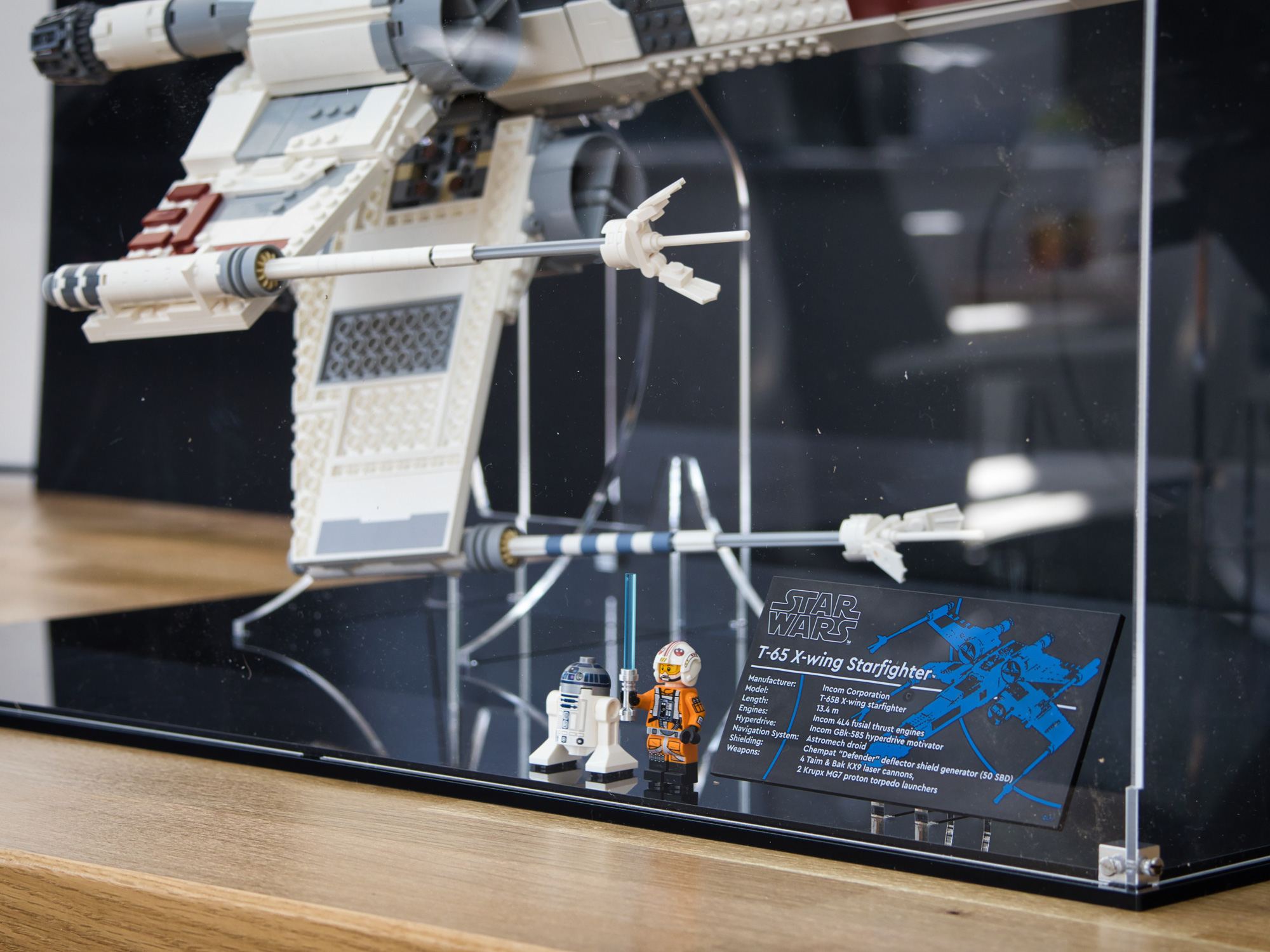 LEGO® Star Wars: X-Wing Starfighter™ (75355) Display Case