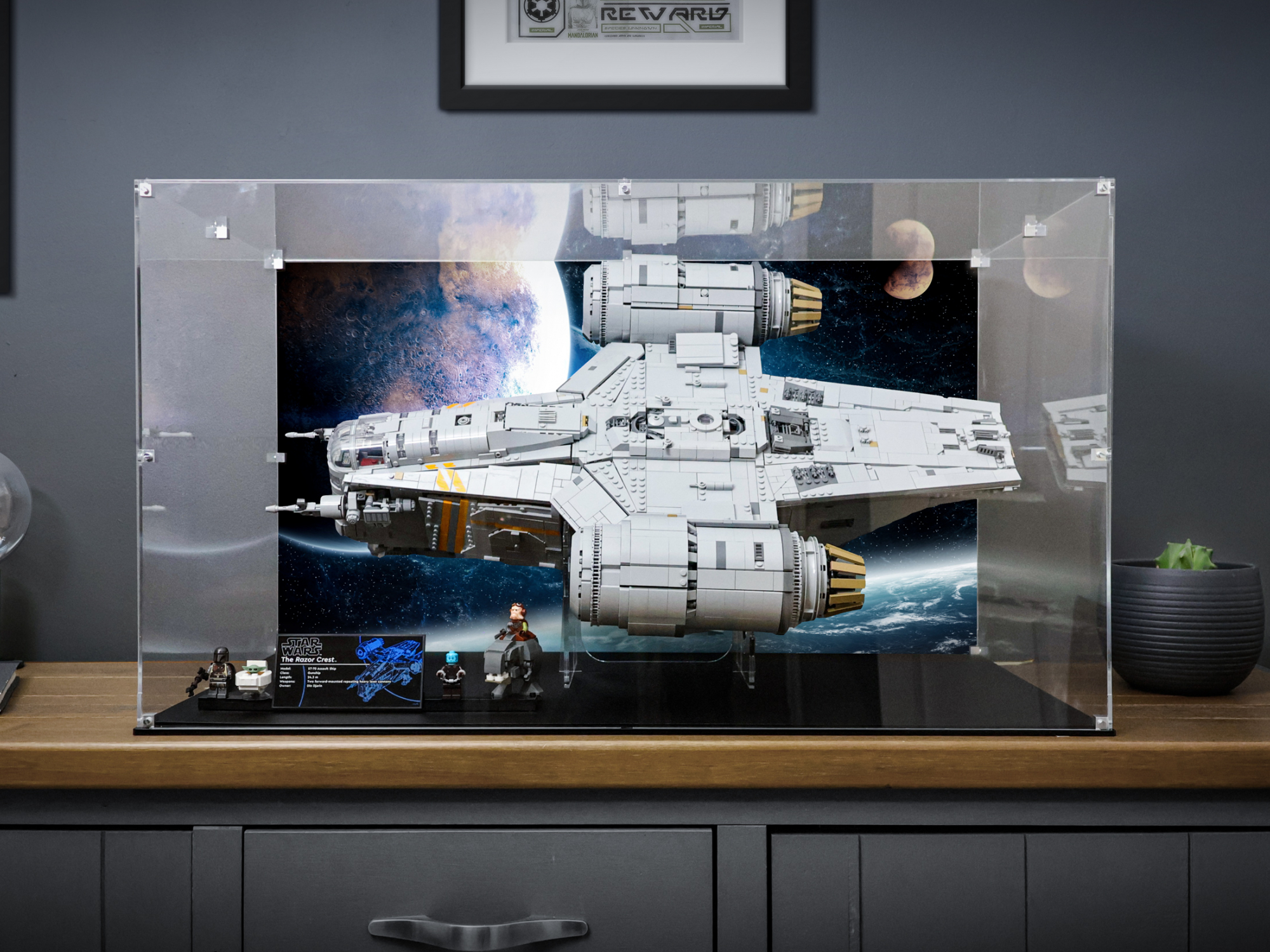 LEGO® UCS The Razor Crest™ Display Case (75331)