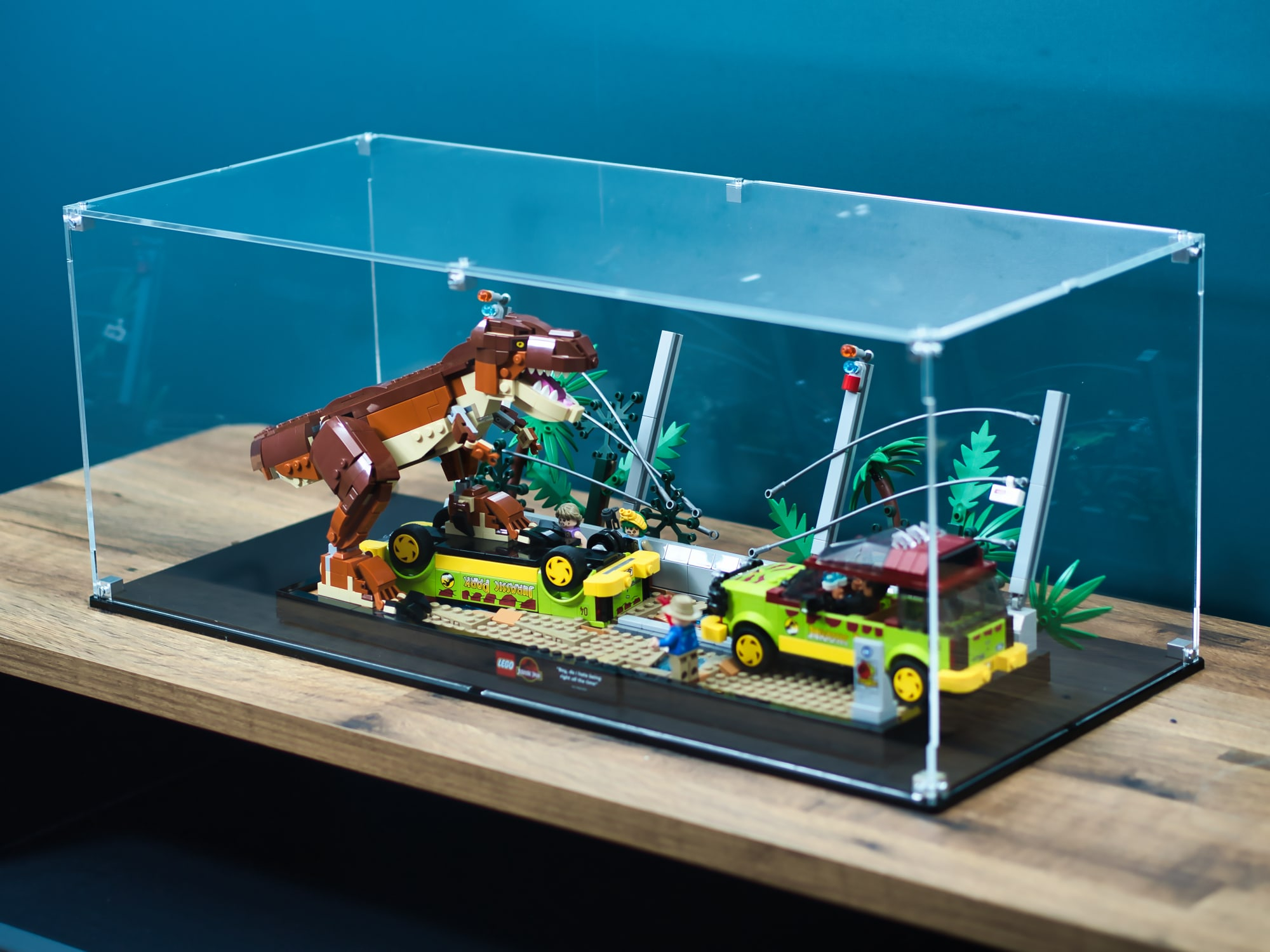 LEGO® Jurassic Park T. rex Breakout Display Case (76956)