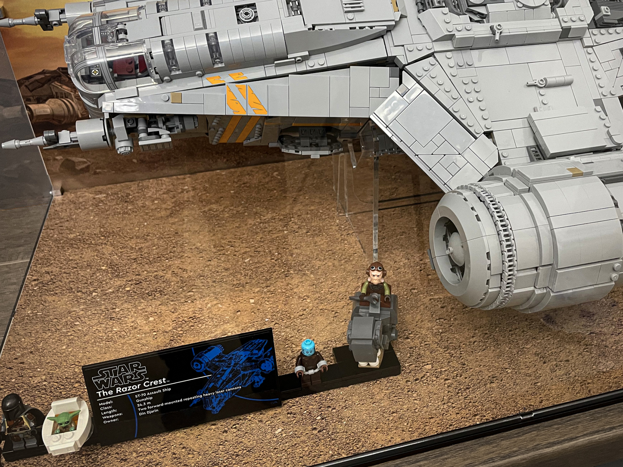 LEGO® UCS The Razor Crest™ Display Case (75331)