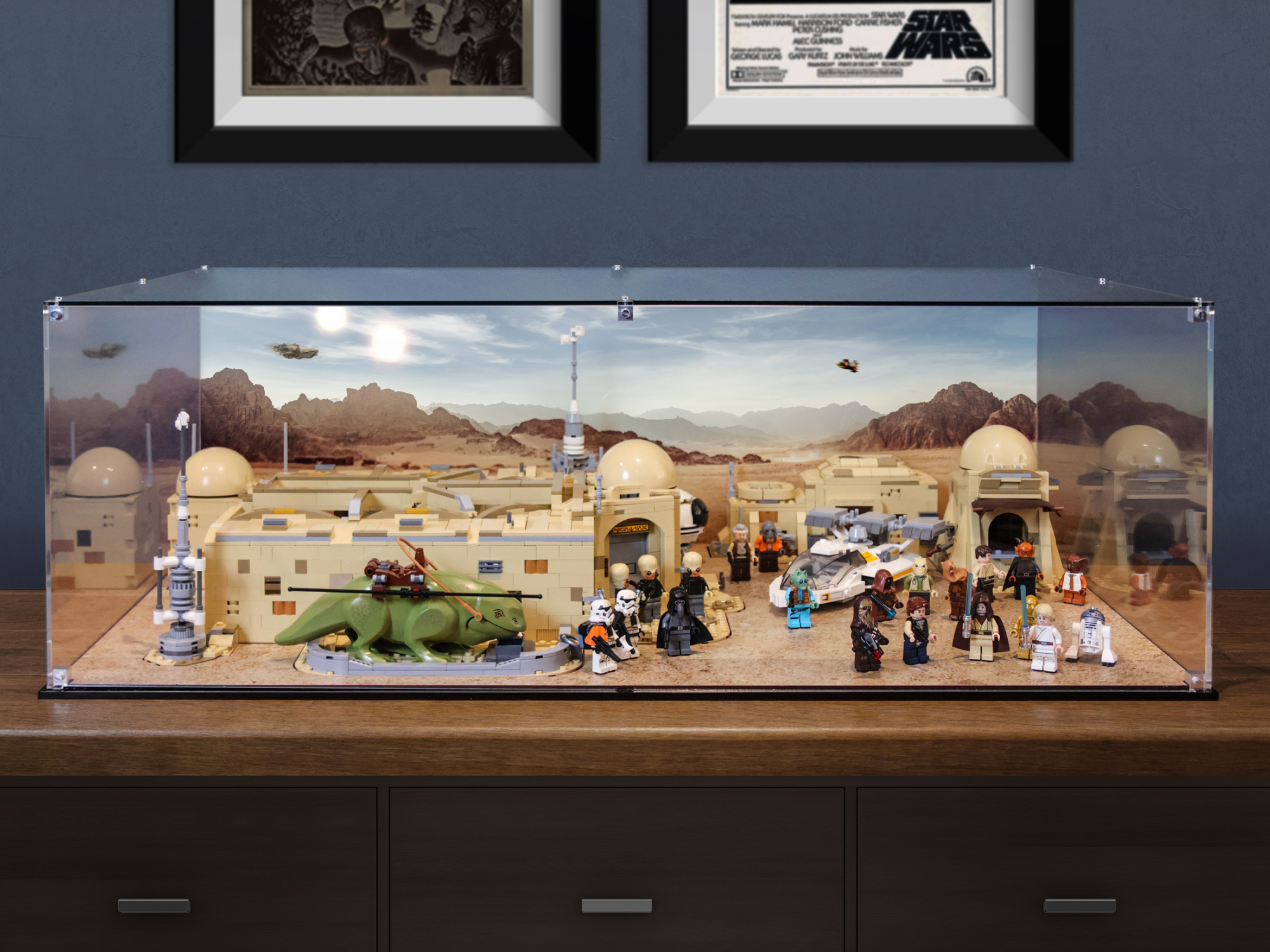 LEGO® Mos Eisley Cantina Display Case (75290)