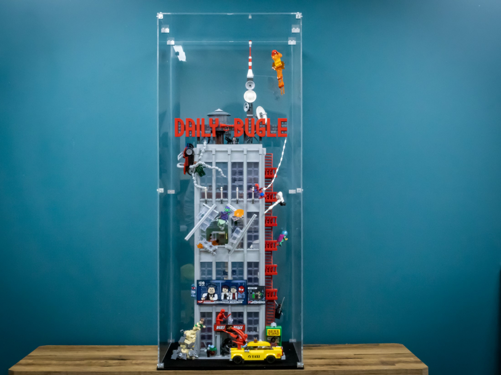 Display Case for LEGO® Marvel: Daily Bugle (76178)